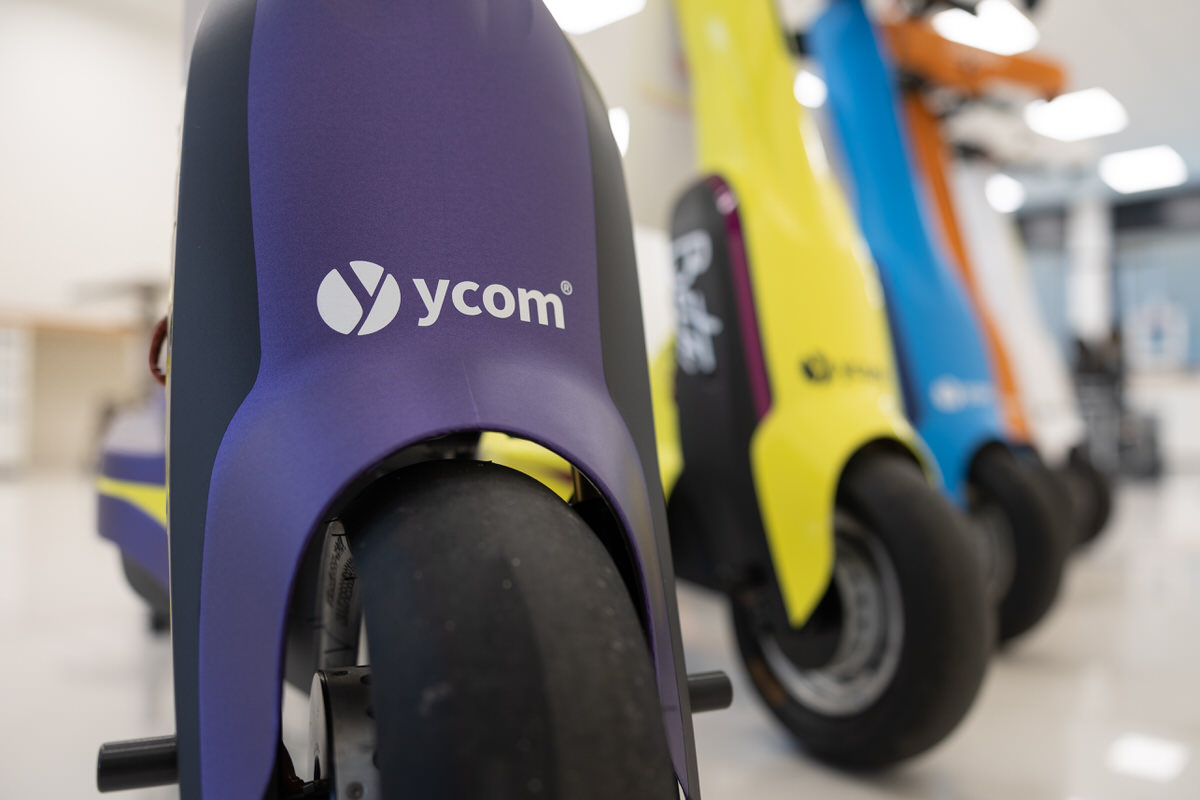 eSkootr S1-X versus regular mobility scooter - YCOM | Advanced Technology