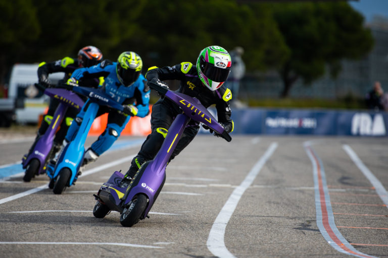 eSkootr S1-X versus regular mobility scooter - YCOM | Advanced Technology